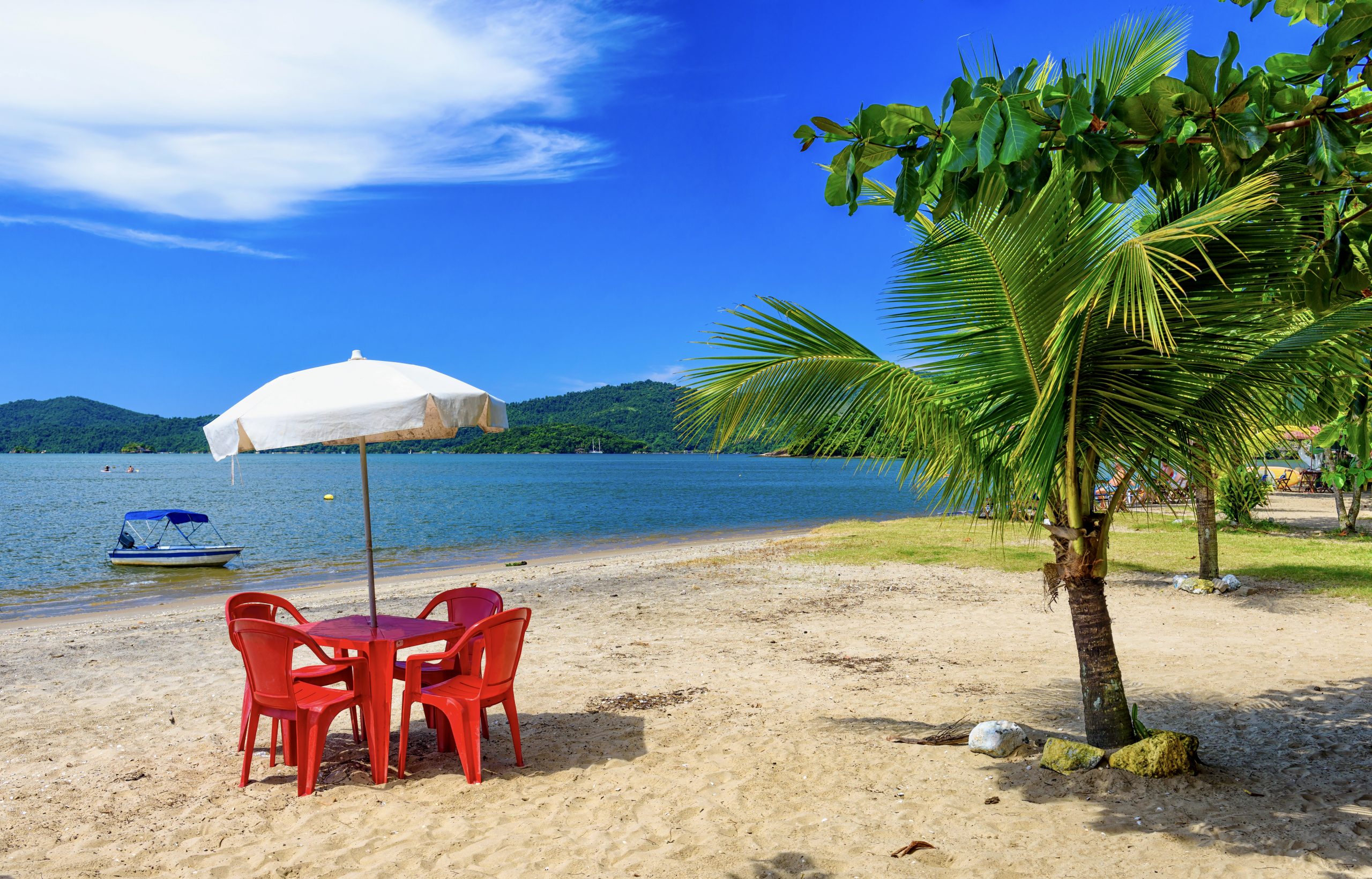 Praia de Jabaquara em Paraty, Rio de Janeiro, Brazil. | Viagem com Charme
